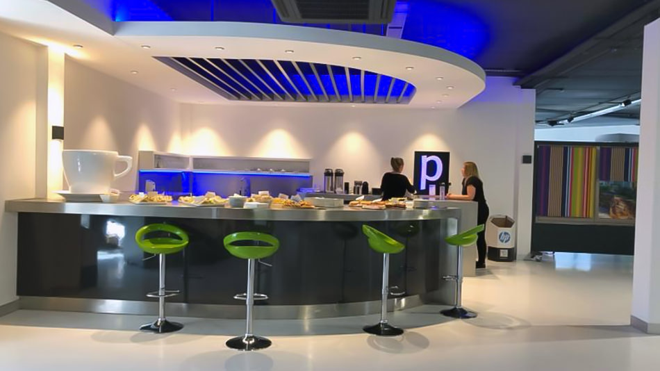 Large-Format Printer Customer Experience & Applications Centre ...
