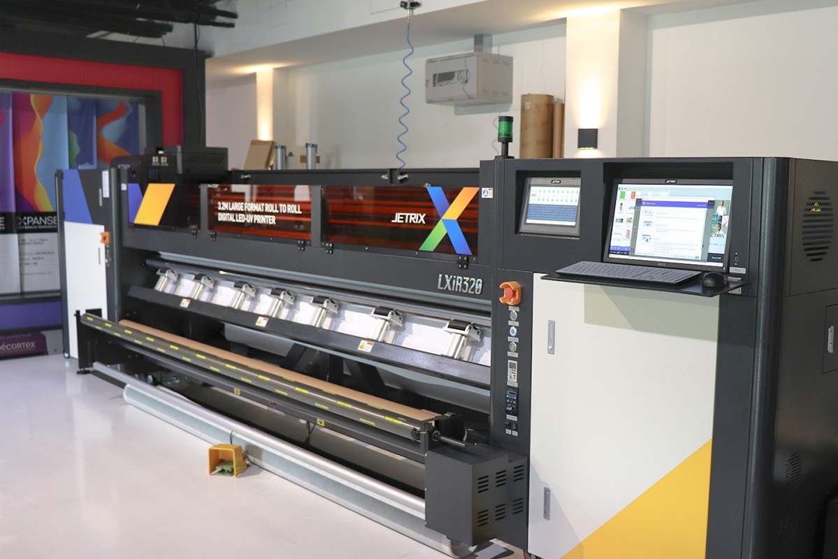 Jetrix Roll-to-Roll LED-UV Printers - Papergraphics