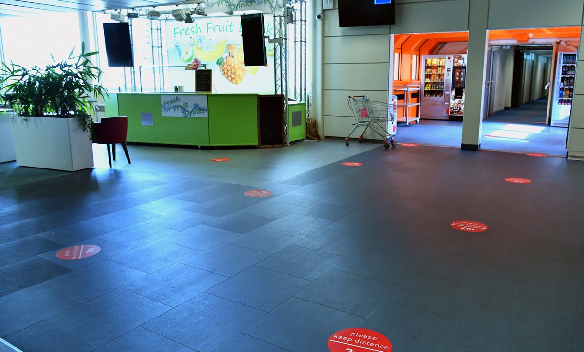 Stickyprints anti-slip floor vinyl: floor graphics without the need for ...